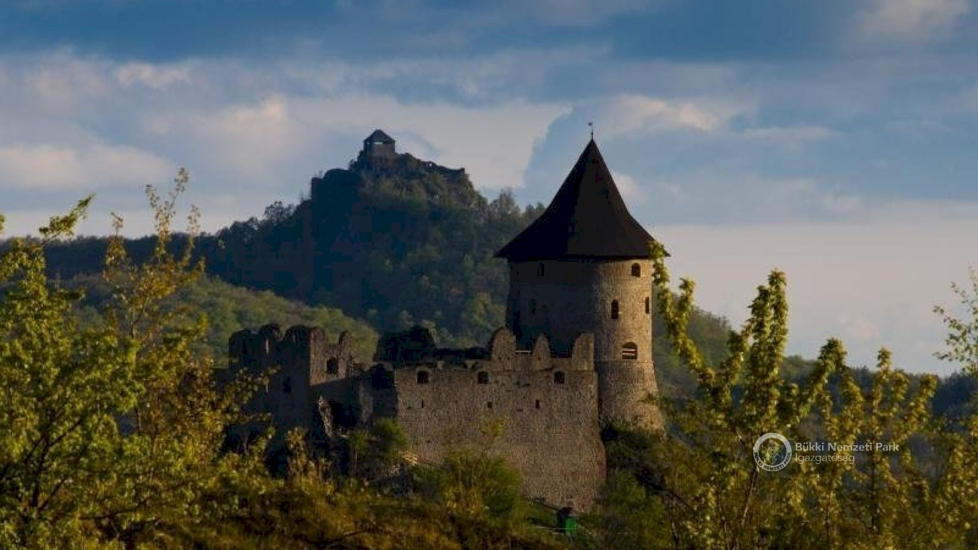 Castle of Somoska - Sights - Novohrad-Nógrád Geopark